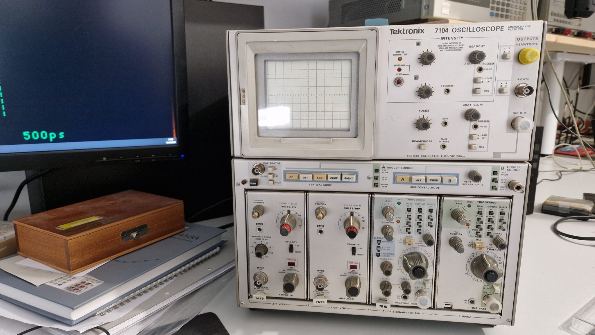 Tektronix 7104 – 1 GHz analog oscilloscope – physik.co-i60.com